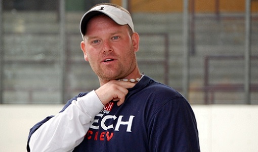 HC Dukla Jihlava – Petr Jaroš sleduje na mistrovství světa v hokeji své ...